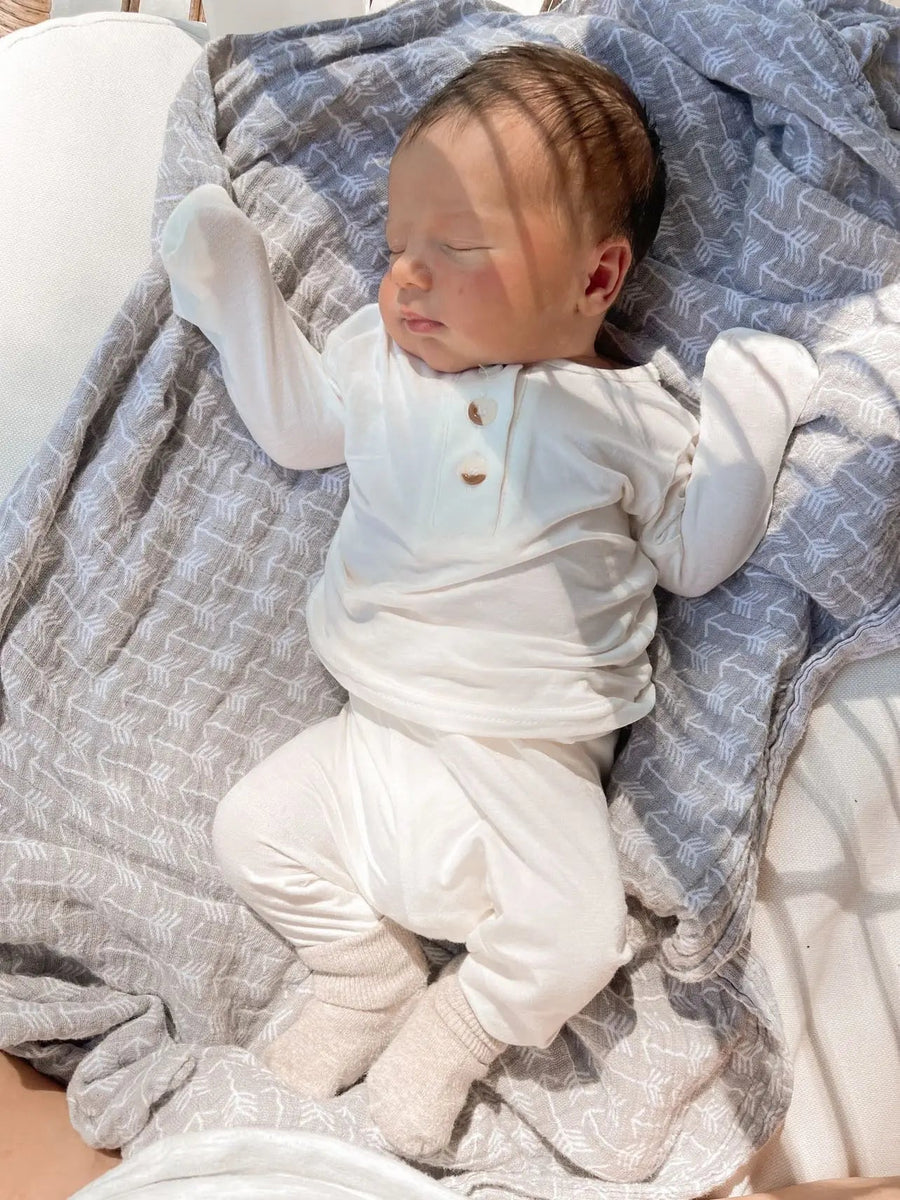 White Newborn Outfit - Baby Coming Home Outfit (Newborn - 12 months ...